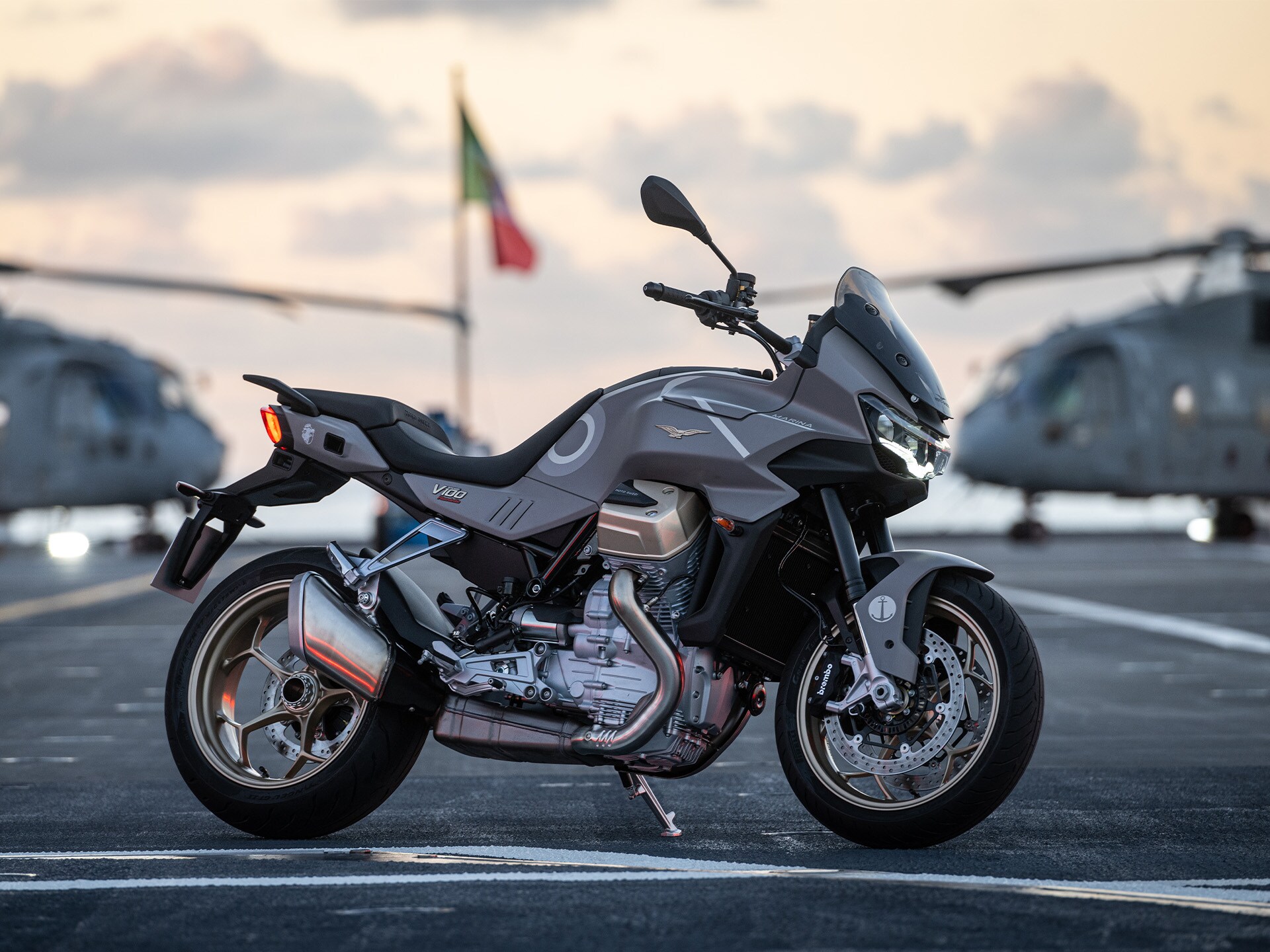 Moto Guzzi V100 Mandello: tra Roadster e Tourer | Moto Guzzi IT