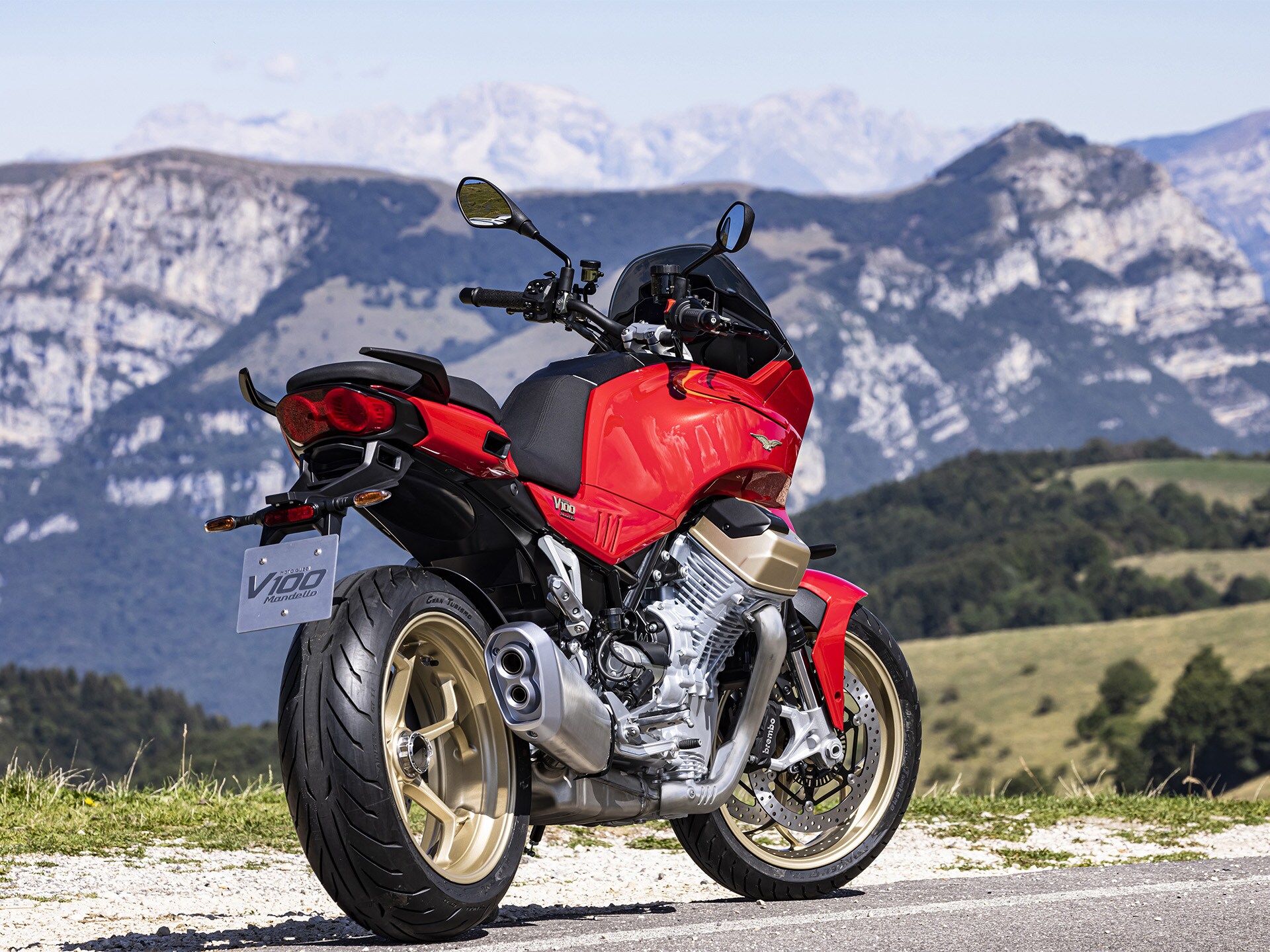 Moto Guzzi V100 Mandello: tra Roadster e Tourer | Moto Guzzi IT