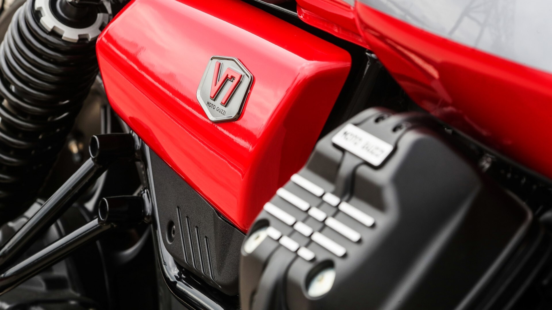 Moto Guzzi V7 Stone Corsa 850: price, consumption, colors