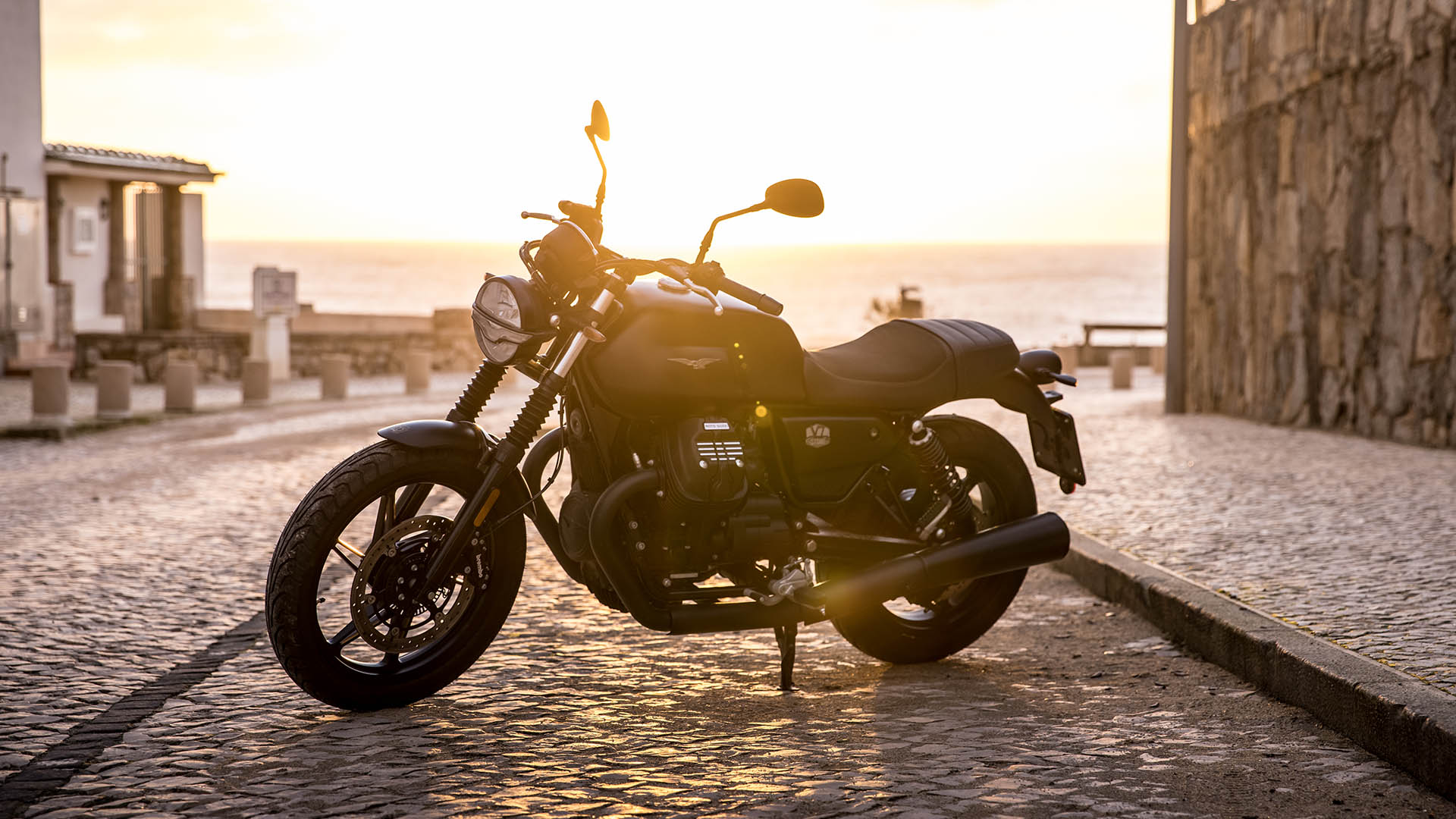 Moto Guzzi V7 Stone 850: price, consumption, colors