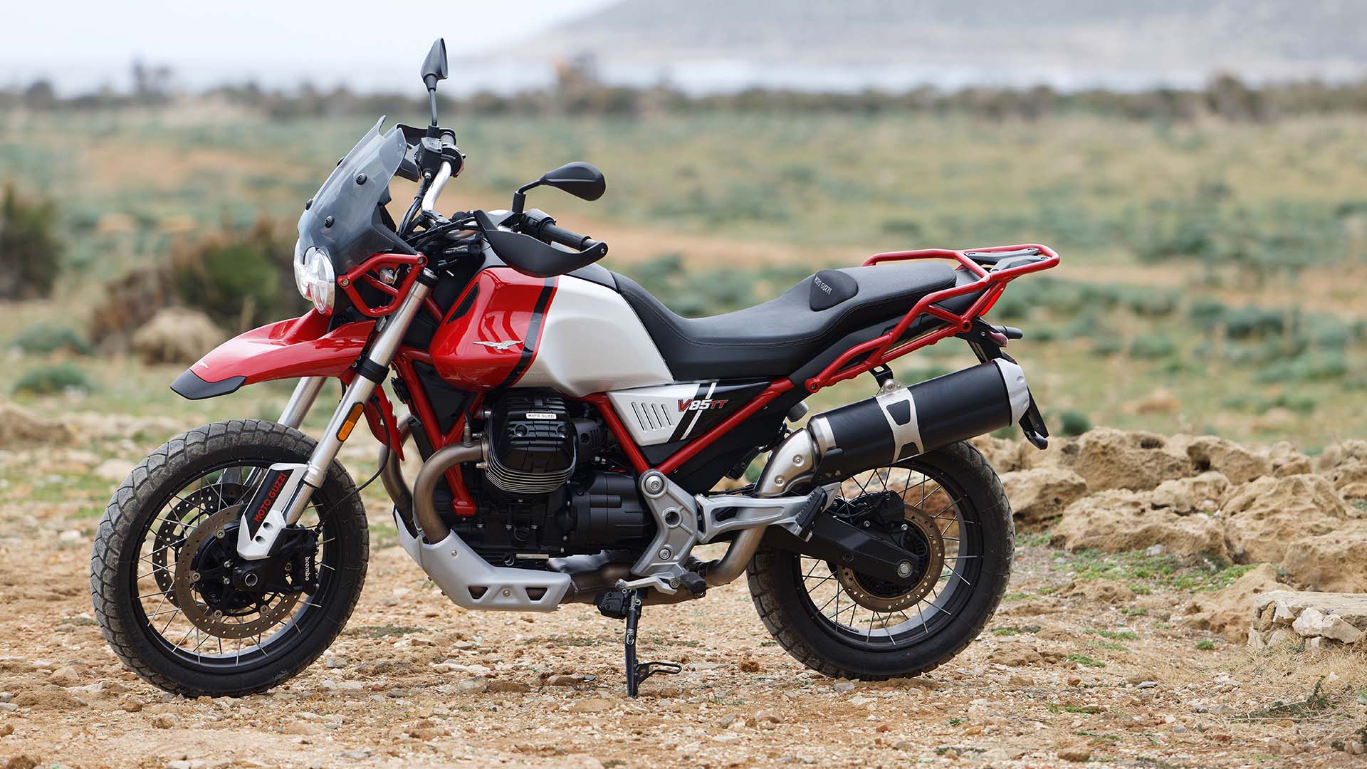 Moto Guzzi V85 TT Evocative Graphics 850: price, consumption, colors